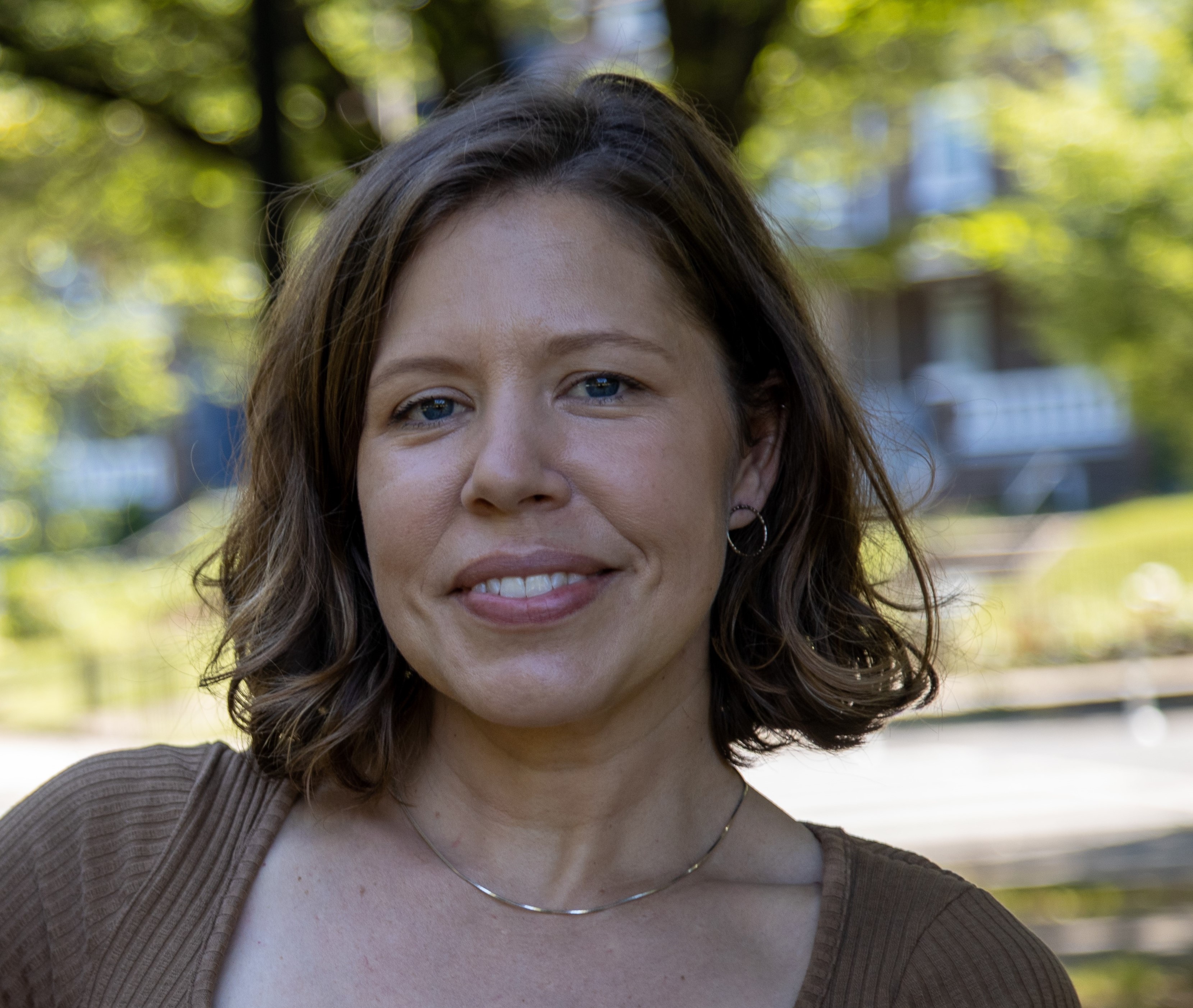 Bio & CV – Mara G. van den Bold